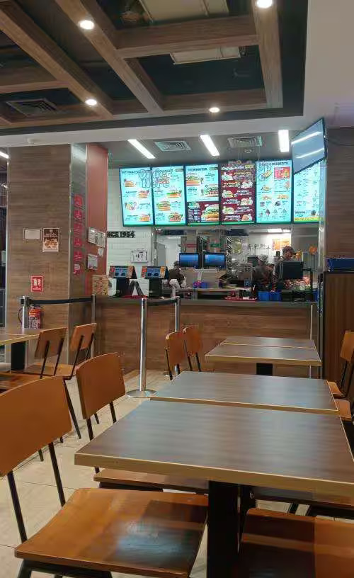 VVIP Mall Raj Nagar Ext. Ghaziabad Premium 673 Sqft Rented Commercial ...